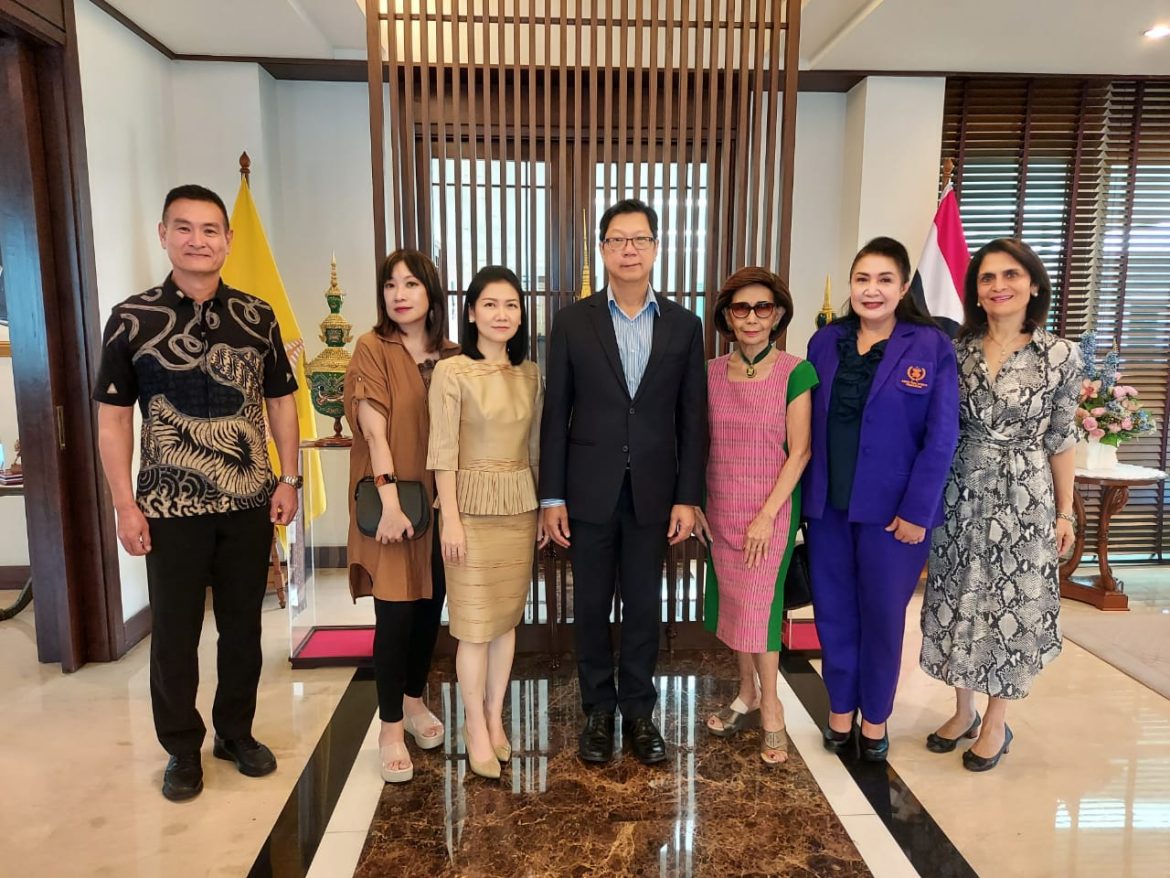 Duta Besar Thailand Prapan - Pendiri Maria Monique Last Wish Foundation ...