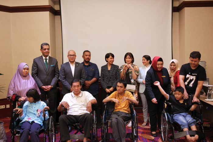 Program Donasi Kursi Roda Bekerja Sama dengan Maria Monique Last Wish ...